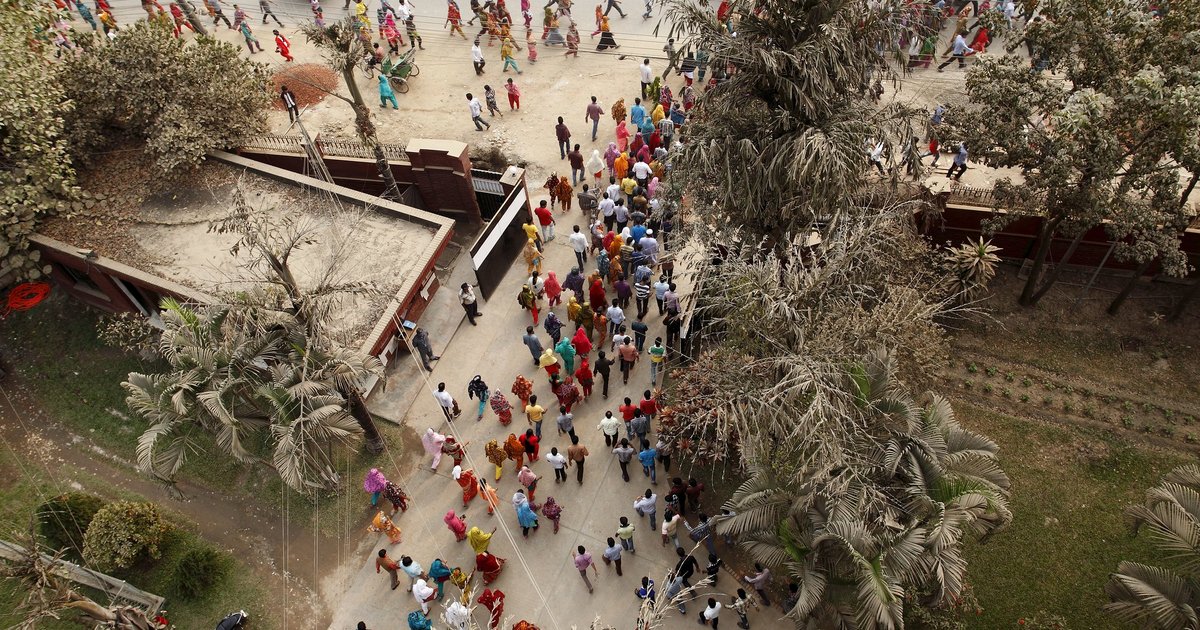 Bangladesh: 183 garment factories close, as garment workers continue to ...