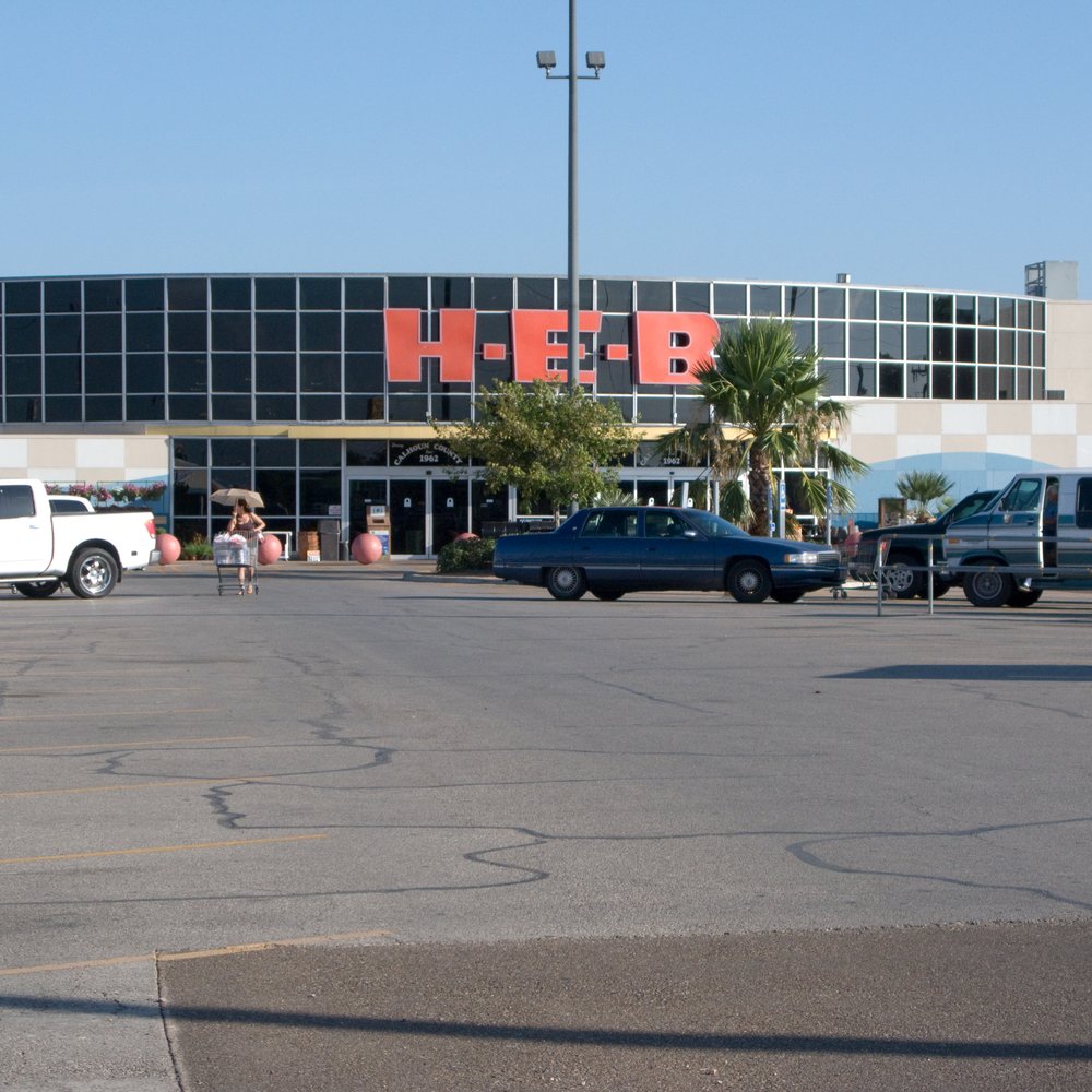 México: Trabajador de limpieza en HEB Coahuila, subcontratado por ...