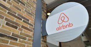 France: Lawsuit accuses Airbnb and Booking.com of promoting 'occupation ...