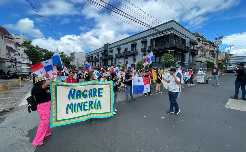 Perú: Educadores denuncian presunta participación de Mnera Yanacocha en ...