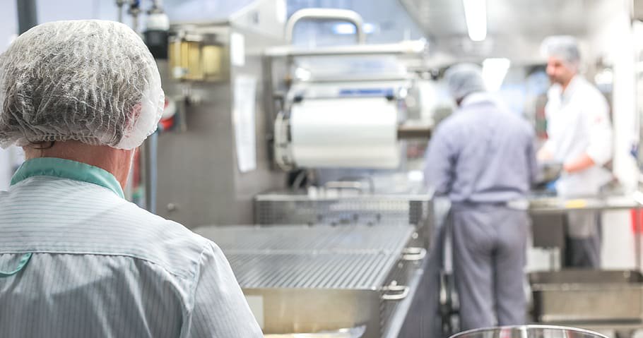 USA: Investigation finds migrant children working in factories in ...